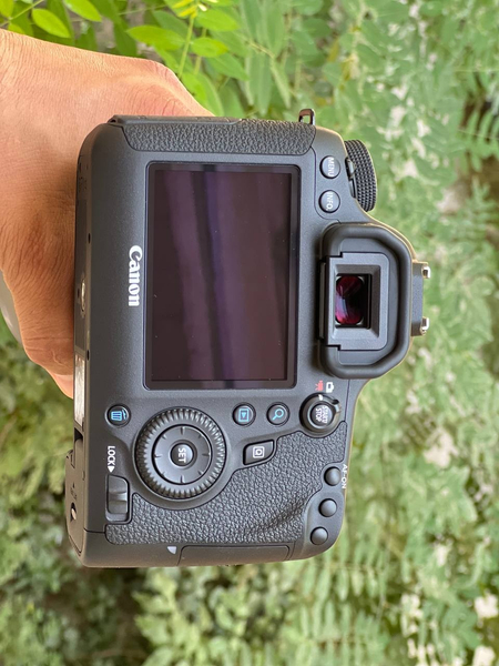 Canon 6D sotiladi xolati yangi