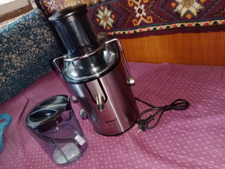 Продается соковыжималка