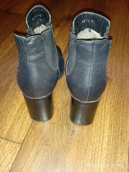 Женские кожаные ботинки