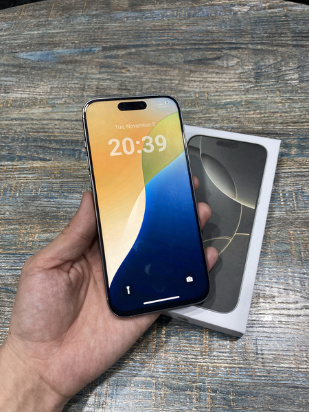 iPhone 16pro Max Z/ZA  1/tb dubay 1-1
