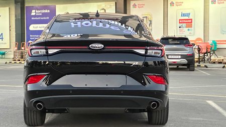 JAC J7 Maserati Dizayini ishlagan moshina Volkswagen bilan birgalikda