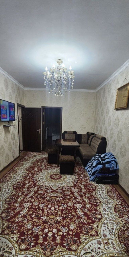 _ Чиланзар 11кв 2хонали квартира сотилади 2этажда