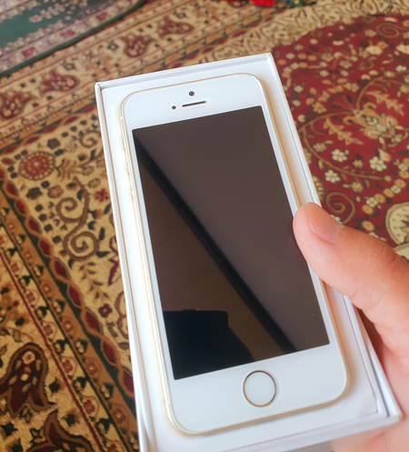 Iphone SE idealni karobka dakument full