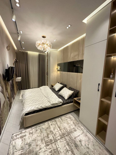 Новза метро - продаю 2в3 комнатную квартиру - новый ремонт меб техника