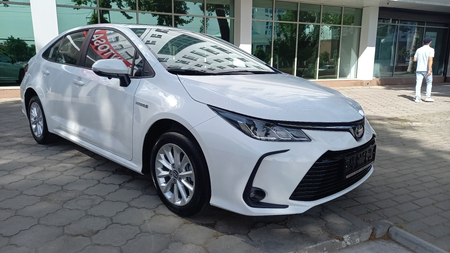 Toyota Corolla Гибрид в Наличии 2023 год