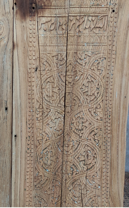 Старинные резные двери