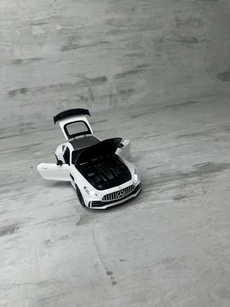 Mercedes-Benz oyinchoq mashina