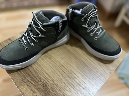 Обувь на мальчика Timberland , в отличном состоянии.