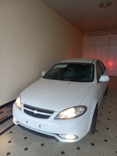 Jentra sotiladi hisob malumot 21 km yurgani salondan uygacha abs bor .