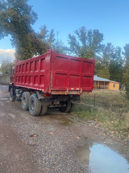 Sinotruk ZZ3251NS