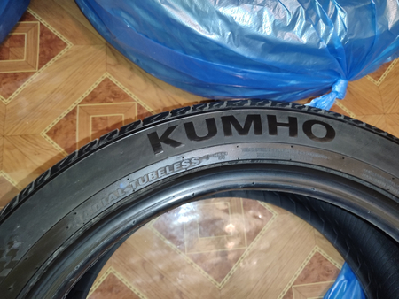 Kumho ECSTA 235/45/18