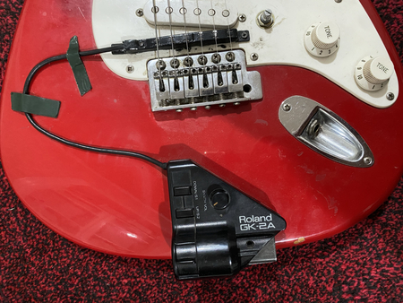 Roland gr 33 sotiladi