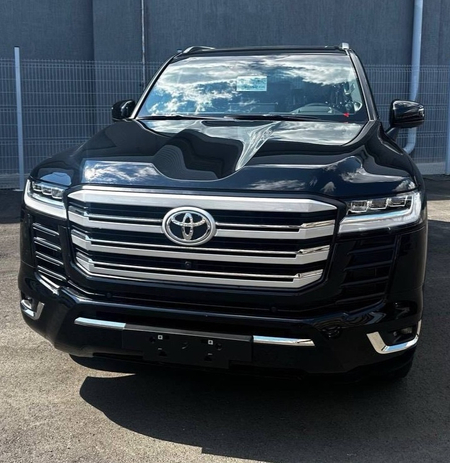 Toyota Land Cruiser 300 full options 2024 год