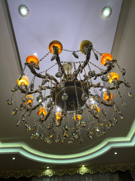 Продается люстра из мраморных камней, чистая хрусталь
