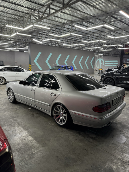 Mersedes benz W210 avangarde . Shaharda bitta