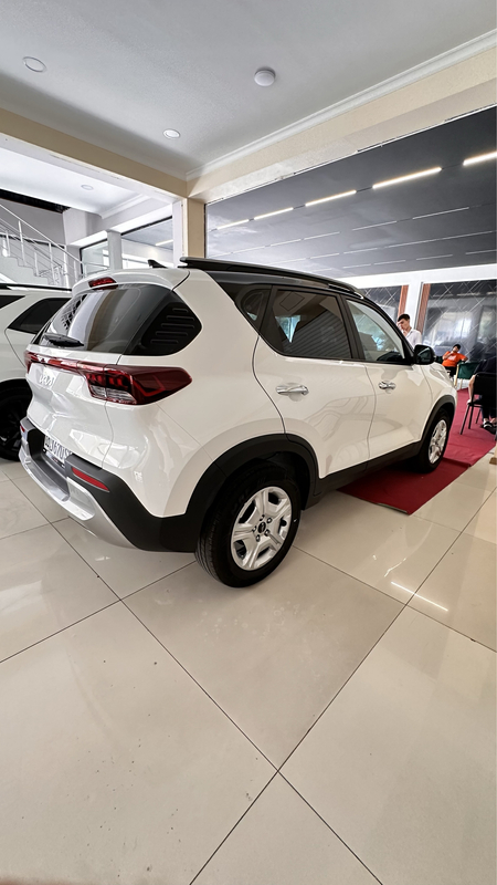 Kia sonet 2024 yil luxus