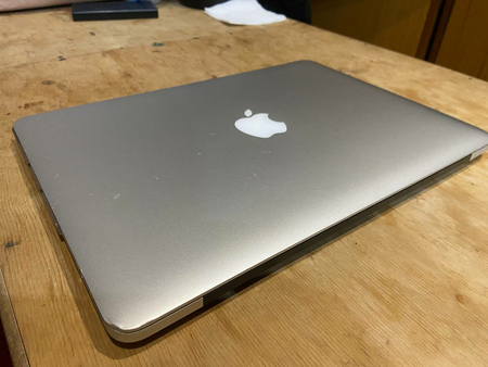 Mac Book Pro. 300$ срочна сотилади