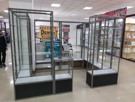 Витрины в магазин из профиля и стекла, разные модели anvi