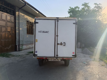 Lada vis 2349 sotiladi