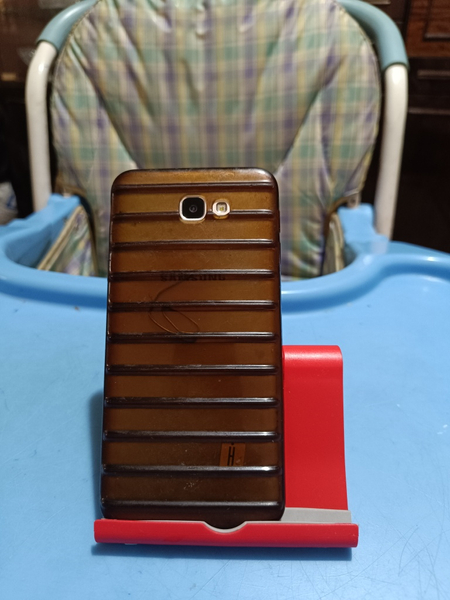 Телефон Samsung J5preim