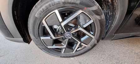 Тайор notariusga BYD Yuan plus Qora rang 2024 yil