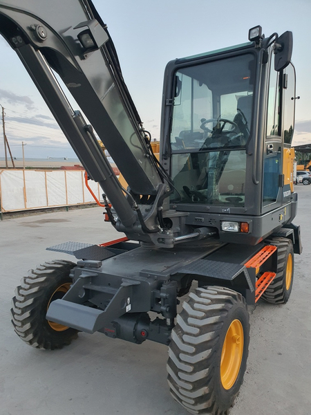 Экскаватор EW60E