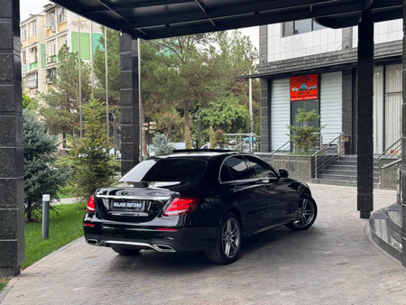 Mercedes-Benz E200 4MATIC