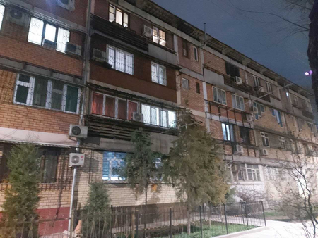Продается 4/3/4 в центре на первушке.Ориентир метро Ташкент(140988)