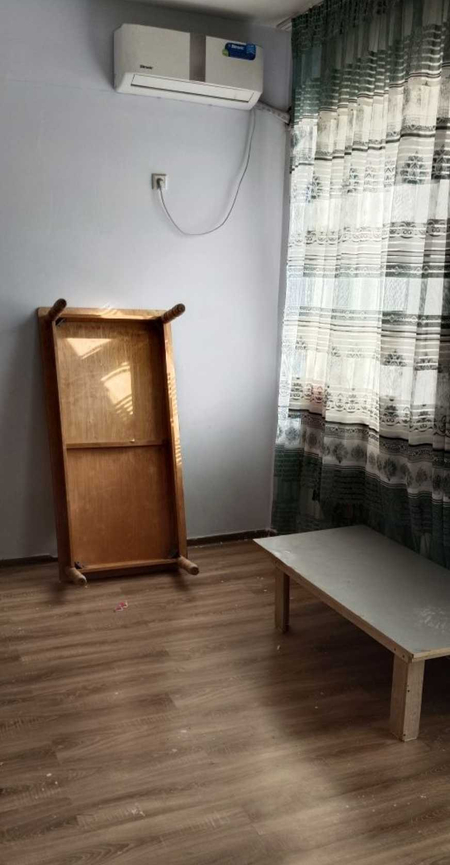 谷 130554 谷 Sergeli 7A mavzeda kvartira sotiladi 2/7/7 50 м²