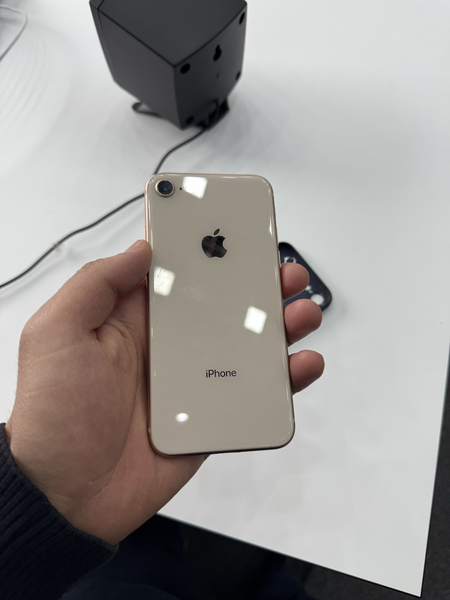 Iphone 8 gold 64Gb ideal holatda