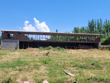 Уи сотилади 28 соток