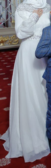 Oq ko'ylak oqshom uchun