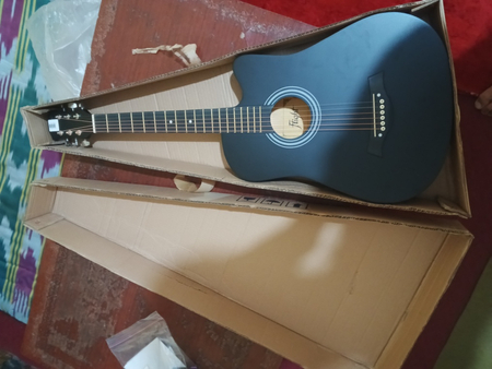 Gitara sotiladi holati Yangi karopkadan ochilgan lekin iwlatilmagan