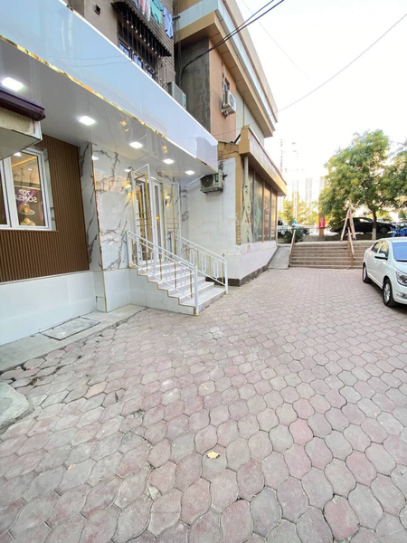 Чиланзар 7  2в3/1/4. Под офис 60м2 Продаю