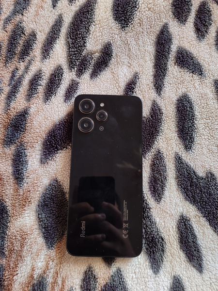Redmi 12 srochni sotiladi