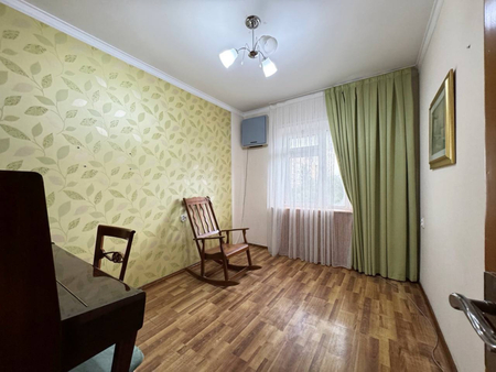 Продается улучшенная кваптира 4/4/9 м. Ойбек госпитальный