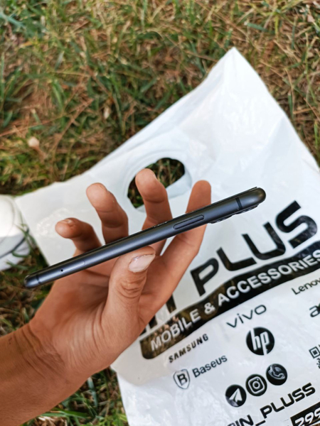 Iphone 11 sotiladi 128Gbli kelishiladi