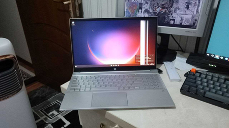 HP Pavilion 15 Silver (R3-5300U) Б/У c полоской на экране.