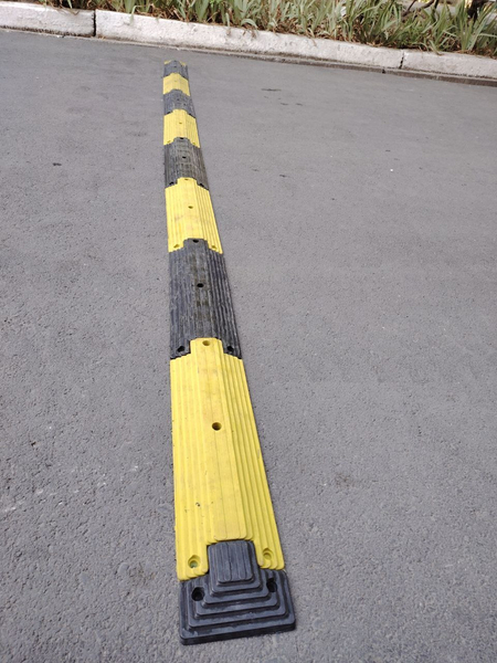 Лежачий полицейский