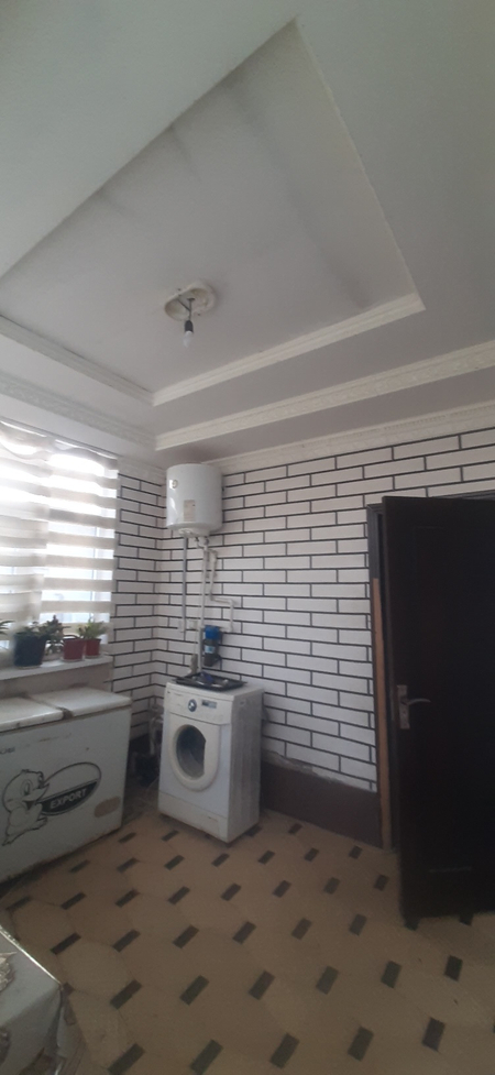 Hovli sotiladi 4 xona 2 tiraska xammom tualetlari oshxona 60m$i