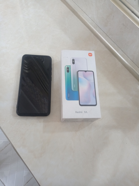 Telefoni holati yaxshi karobkasi bor