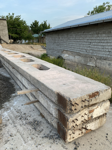 Betonnaya balka usilinniy 12 metr
