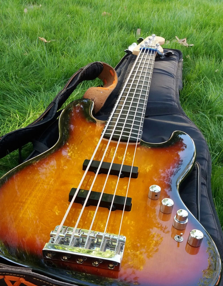 Bass gitara Squier Jazz bass deluxe 5 string active