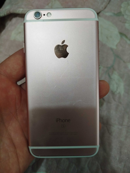 Продам айфон 6s 32