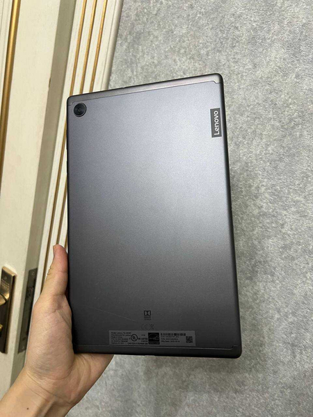 Lenovo Tab M10 FHD Plus sotiladi holati zór qiz bola ishlatgan