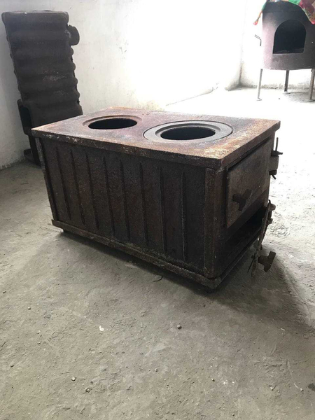 Не большая чугунная печь