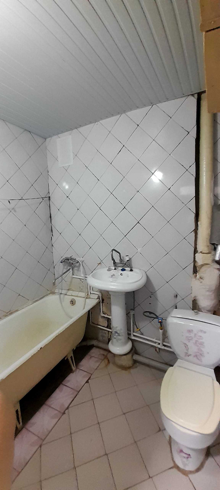 Ikki xonali uy sotiladi