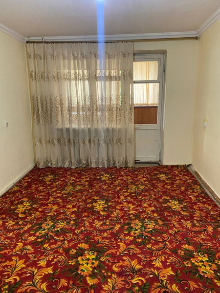 Продам квартиру на Буюк Ипак Йули 2/2/5 лоджия 2*6 отличная локация