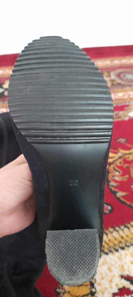 Oyog'i nozik ayollar va qizlar uchun baland etik.