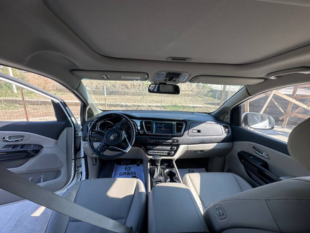 KIA Carnival Benzin
